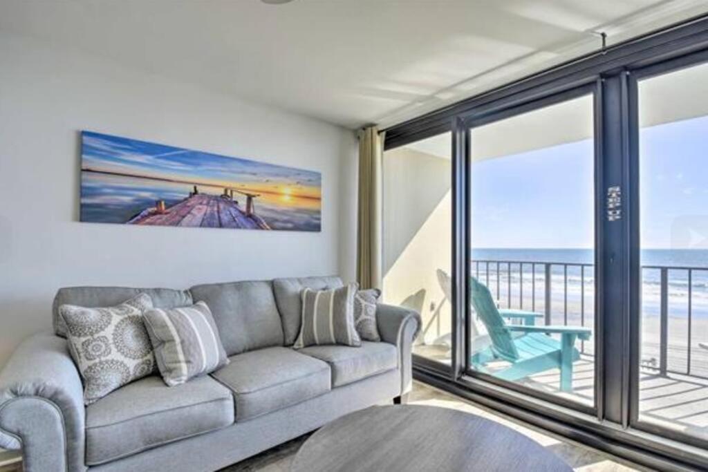 Beautifully Updated 2 Bedroom Oceanfront Suite- With Gaming System and ...