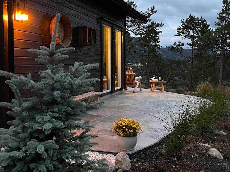 Cosy cabin between lake and mountain, Treungen (2026 legfrissebb árai)