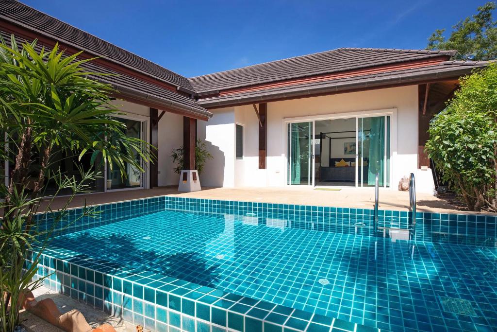 Tropical 3BR Pool Villa Prima, just 5min Drive to NaiHarn and Rawai ...