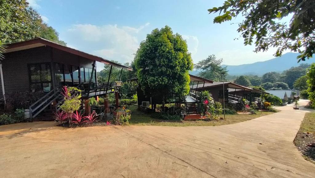 Nakra Hill Mae on, Ban On Luai (updated prices 2025)