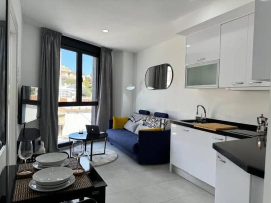 Waves 11, City Center Modern apartment with parking and rooftop pool, Torremolinos – Updated ...