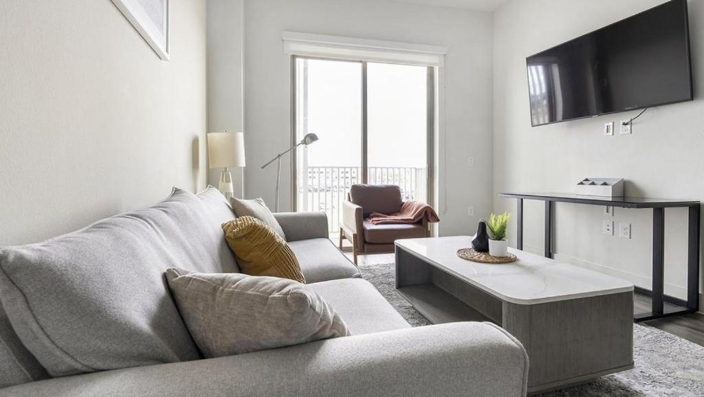 Landing Modern Apartment with Amazing Amenities (ID8890X22), Austin ...
