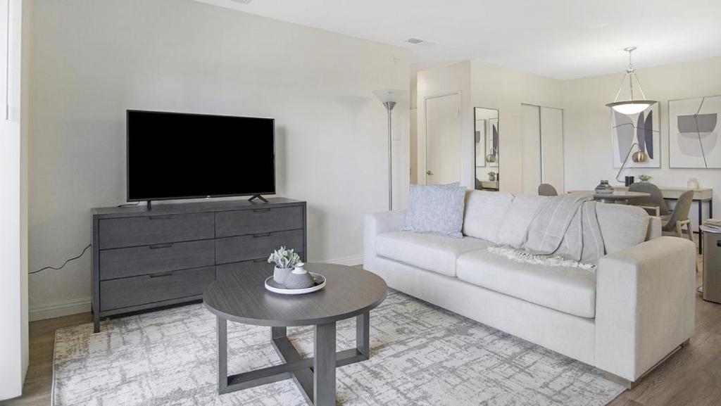 Landing Modern Apartment with Amazing Amenities (ID1233X125), Redlands ...