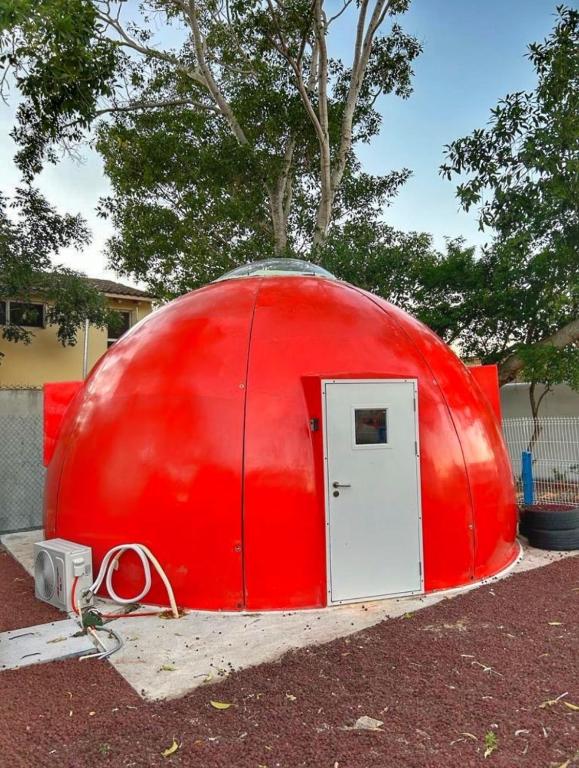 Iglu a 6 minutos de la playa con vista a las estrellas, Barra de ...
