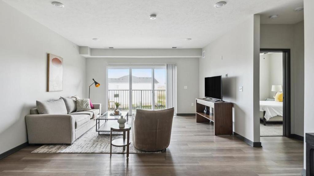 Landing Modern Apartment with Amazing Amenities (ID8800X61), Valley ...