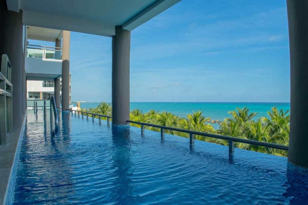 Generations Riviera Maya Family Resort Catamaran, Water Park, All ...