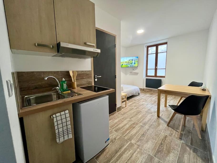 Studio rénové à 15 min de Lyon, Saint-Fons (updated prices 2025)