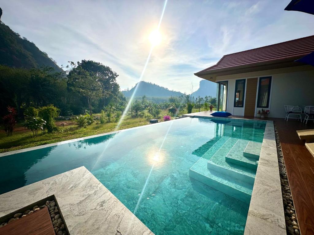 Moon Pool Villa, Ban Khlong Son (updated prices 2025)