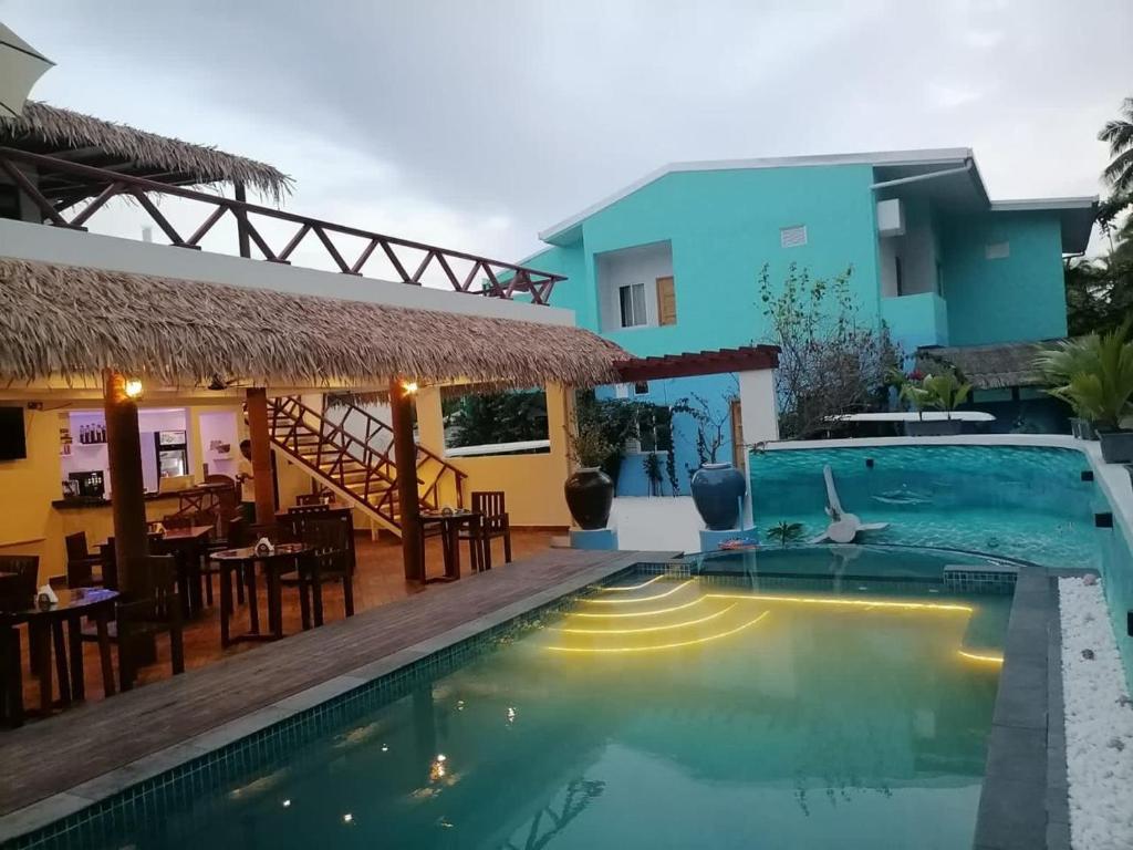 Island Luxury Dive - Family Hotel, Fulhadhoo Island, Baa Atoll ...