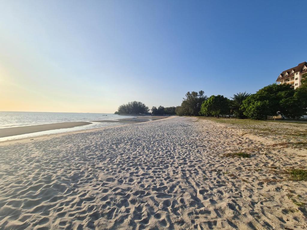 Duplex 1-13pax , sea view 180°, BBQ, Kampong Si Rusa – Updated 2024 Prices