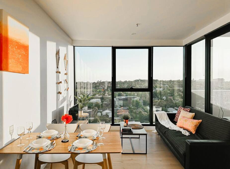 Sunset view 2B2B apt Box Hill w Parking+Gym+BBQ, Box Hill (updated ...