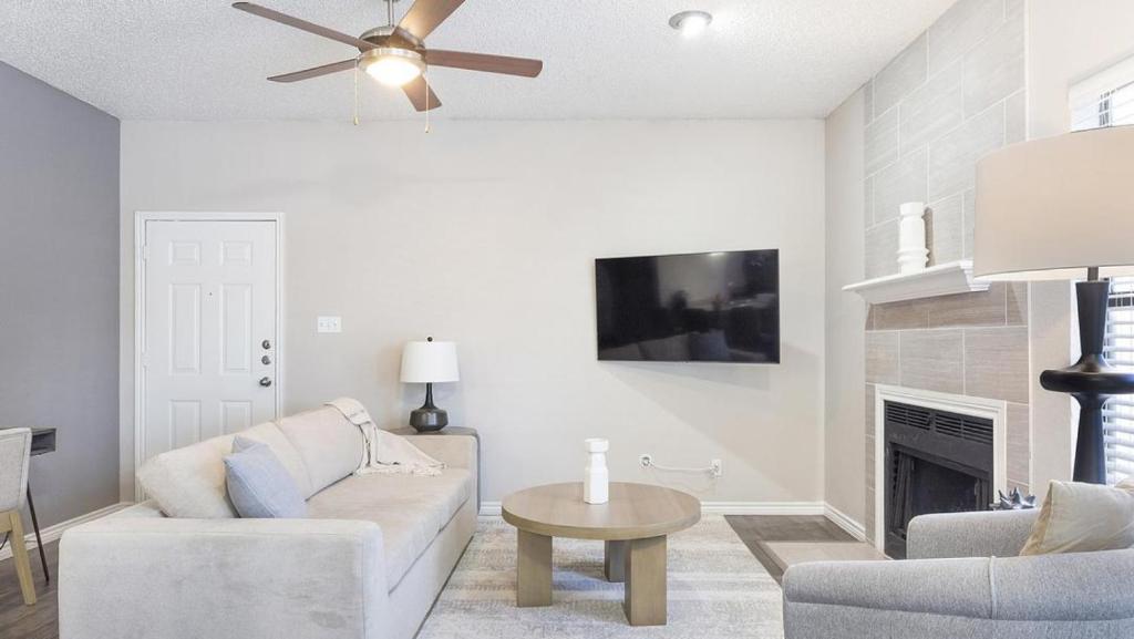 Landing Modern Apartment with Amazing Amenities (ID8532X91), Austin ...