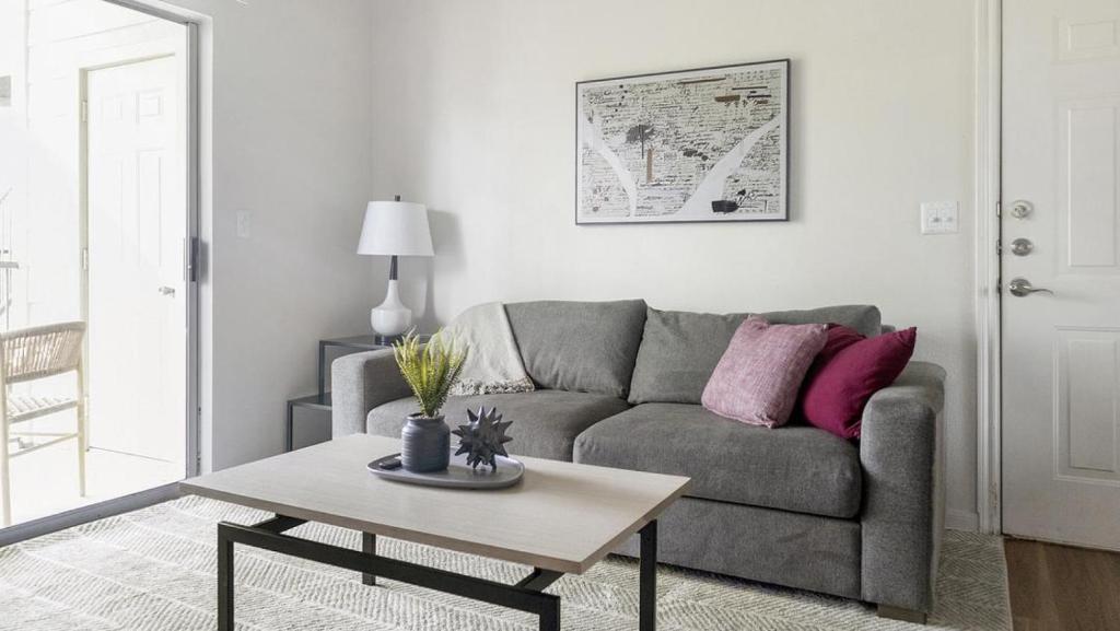 Landing - Modern Apartment with Amazing Amenities (ID1203X618), Baton ...