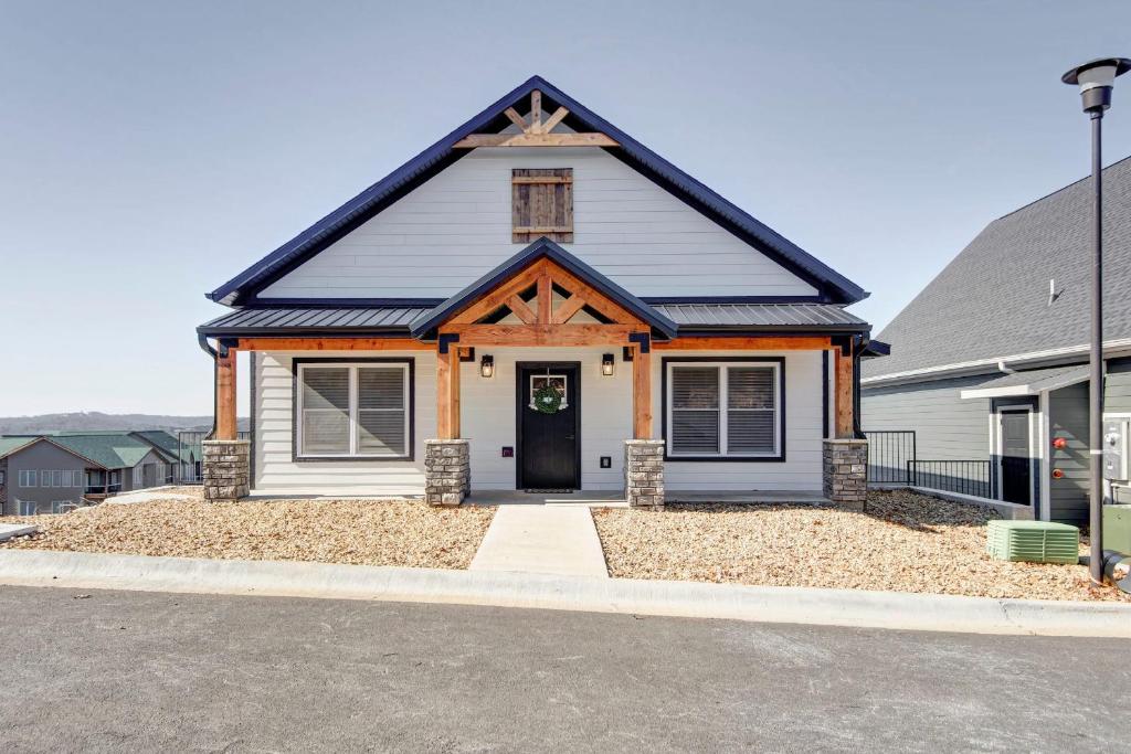 The Ranch - Balcony Lake views Resort style family fun lodge, Branson ...