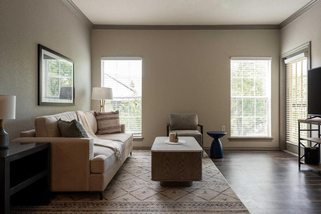Landing - Modern Apartment with Amazing Amenities (ID3301X20), Austin ...