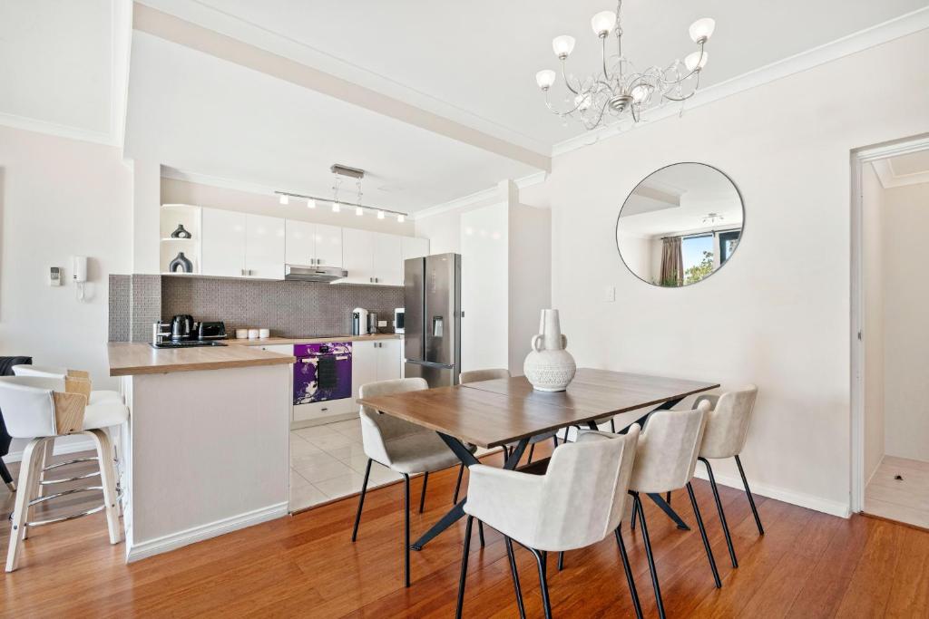 East Perth Luxe Penthouse Views & Style, Perth (updated prices 2024)