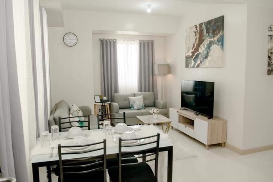 1511 Three Bedrooms With 1 free parking, swimming pool WiFi and Netflix ...