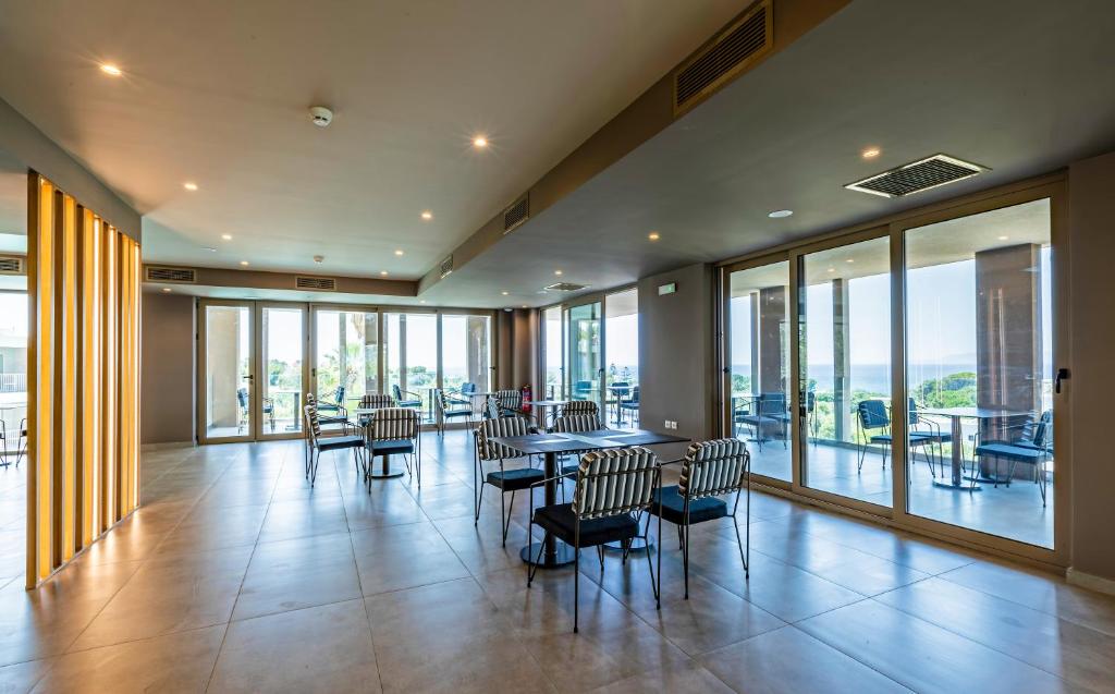 White Olive Premium Lindos, Pefki (updated prices 2025)