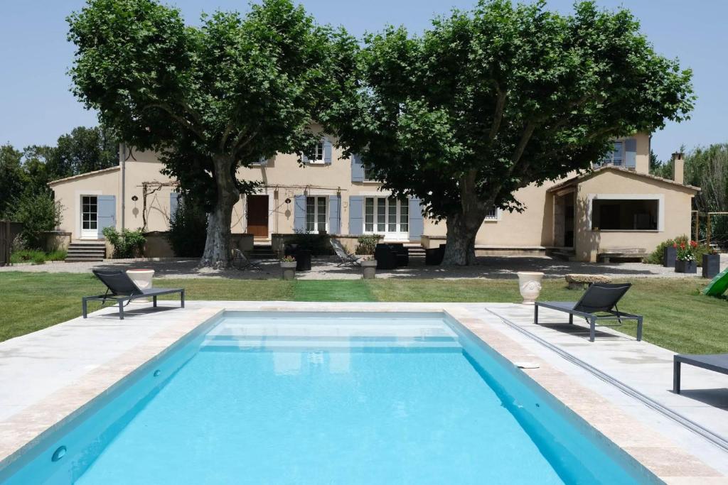 typical provencal mas with heated pool, 10 people, in the countryside ...