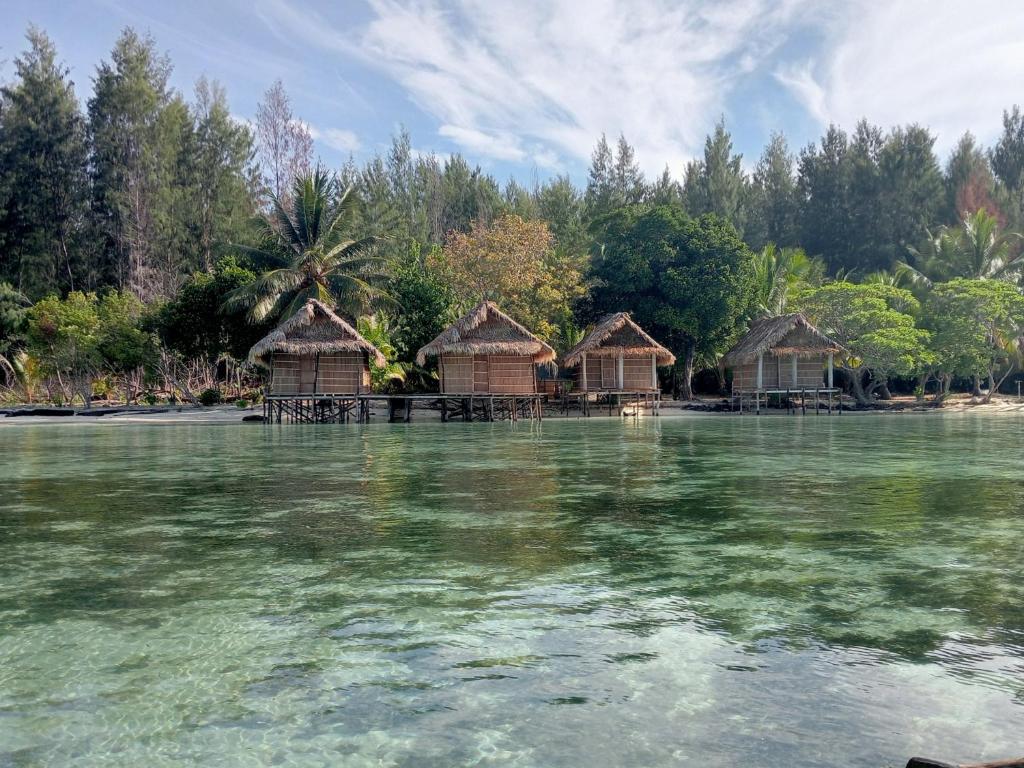 Coco Huts Guest House, Waisai (updated prices 2025)