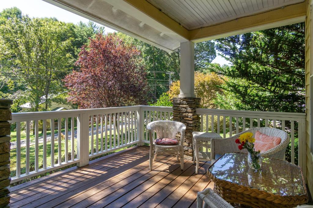 Lake Tomahawk Getaway Pets & 3 Min. to Town!, Black Mountain (precios ...