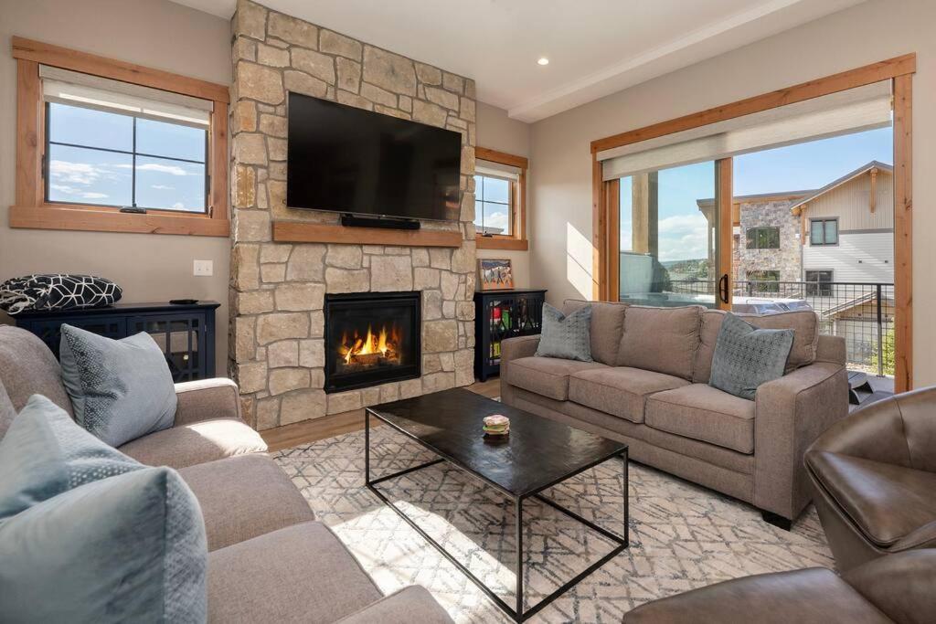 NEW Condo Grand Park W/Hot Tub & Mountain View, Fraser (updated prices ...