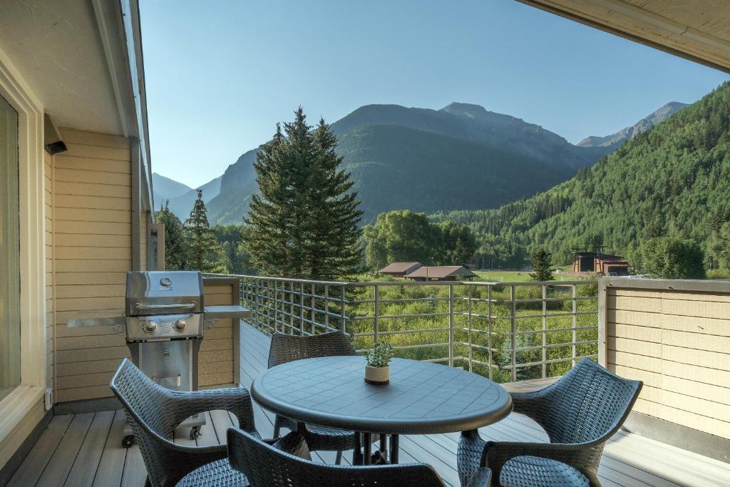Deluxe Unit with Unbeatable Deck Views, Telluride (updated prices 2026)