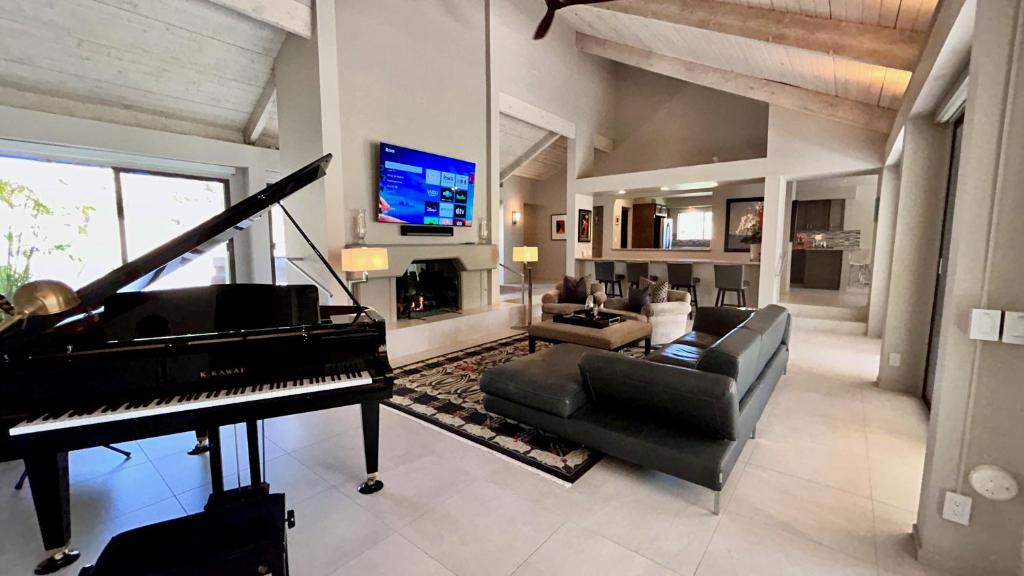 VILLA CHA CHA: 3 bed/3 bath, grand piano, amazing views! A Greenday ...