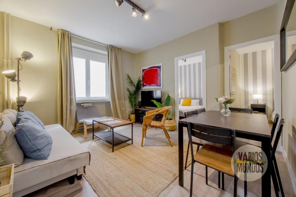 Practico Apt 7pax en Calle Santa Ana Centro de Madrid, Madrid (updated ...