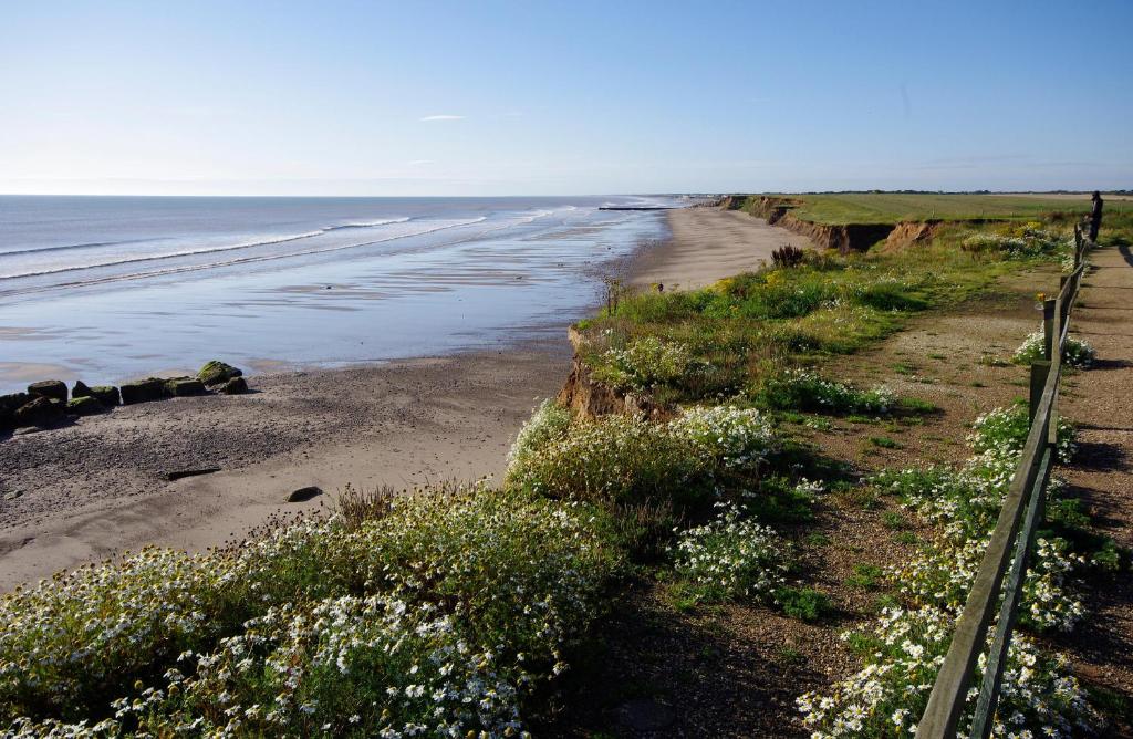 Lovely 6 Berth Caravan For Hire At Barmston Beach Holiday Park Ref ...