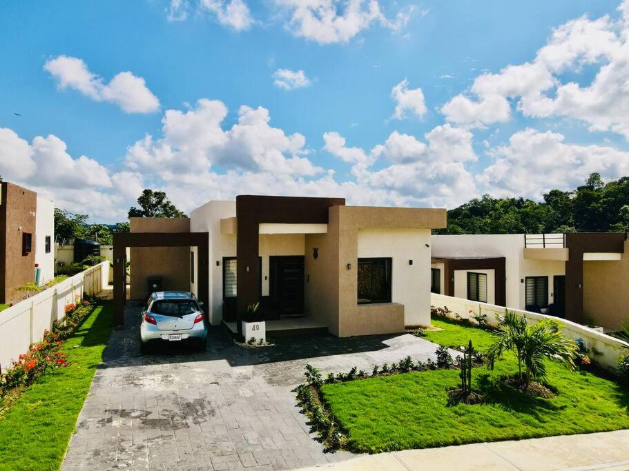 Wild Cane Breeze @ Pyramid Point, Ocho Rios (updated prices 2024)