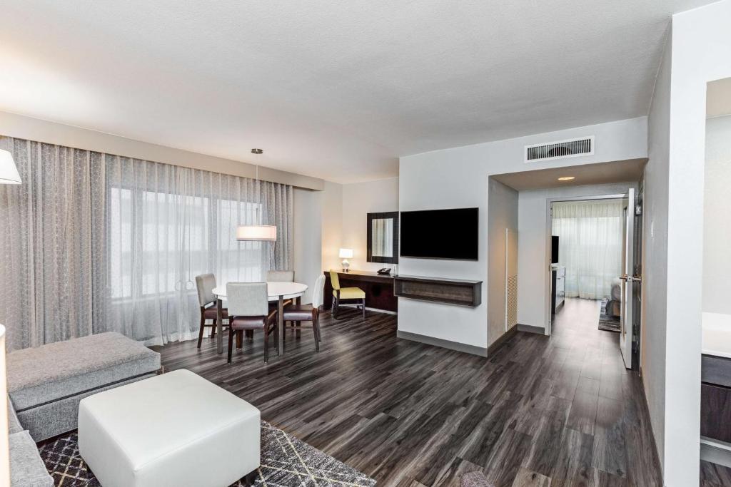 Embassy Suites by Hilton Houston-Energy Corridor, Houston (updated ...