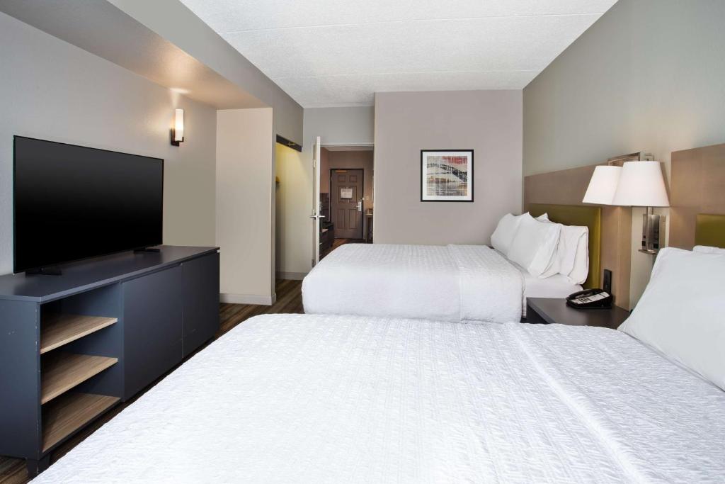 Hampton Inn & Suites By Hilton- Newark Airport Elizabeth, Newark ...