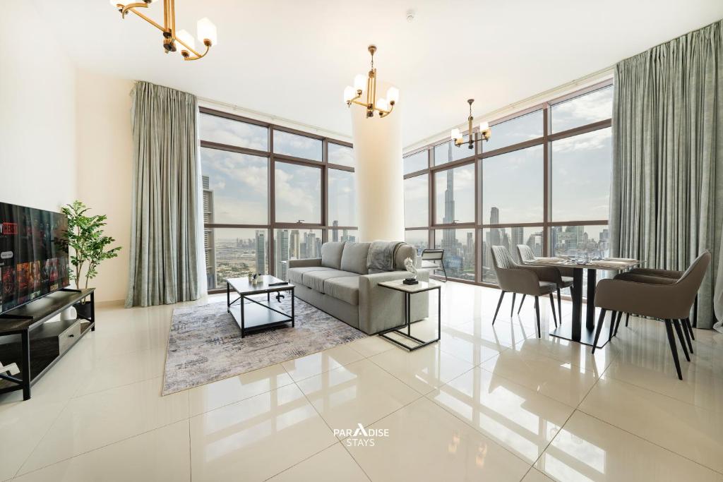 Burj Khalifa Views - High Floor with Sea & City Views - AA Tower, Dubai ...