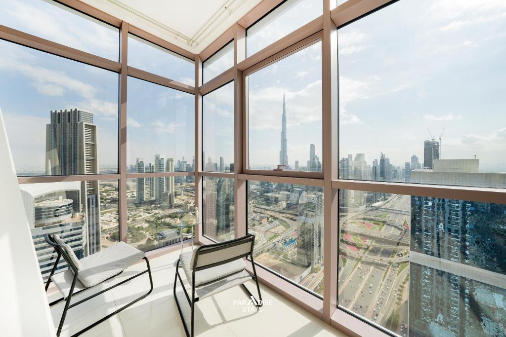 Burj Khalifa Views - High Floor with Sea & City Views - AA Tower, Dubai ...