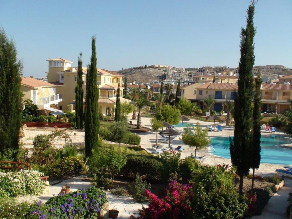 Regina Gardens - spacious, 3 bed, ground floor unit with large patio ...