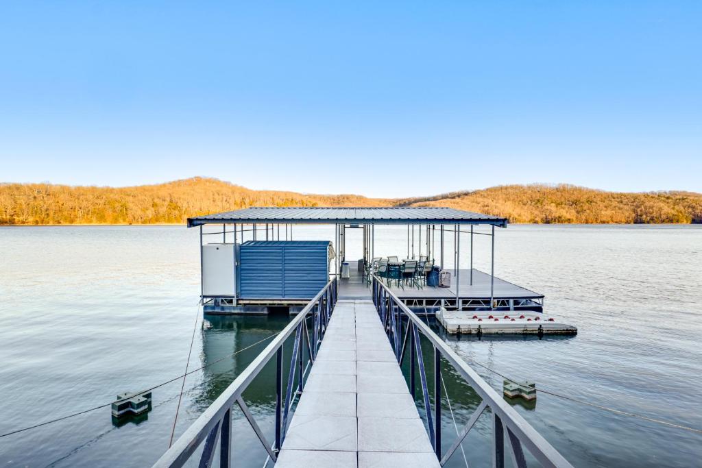 Waterfront Lake of the Ozarks Home with Private Dock, Roach (precios ...