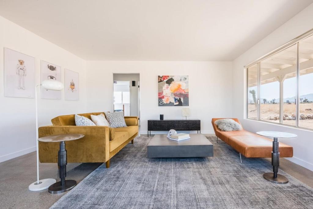 Pioneertown Sawtooth House w Cowboy Pool, Pioneertown (updated prices 2025)