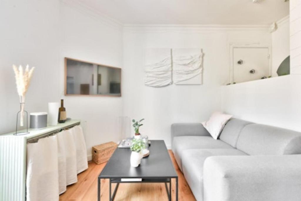 Luminous and quiet well-equipped love nest, París (precios actualizados ...