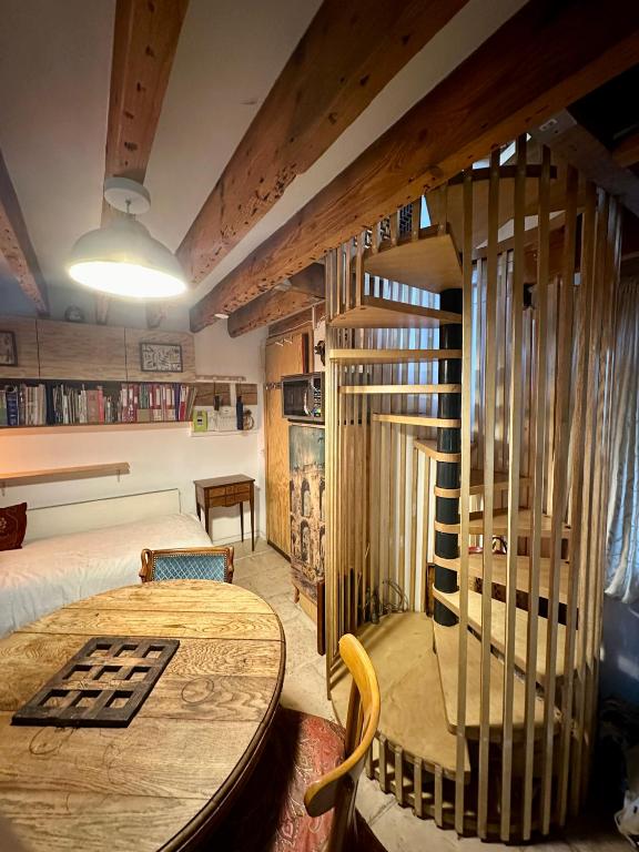 Charmant Duplex calme 40m 2, Paris (updated prices 2025)