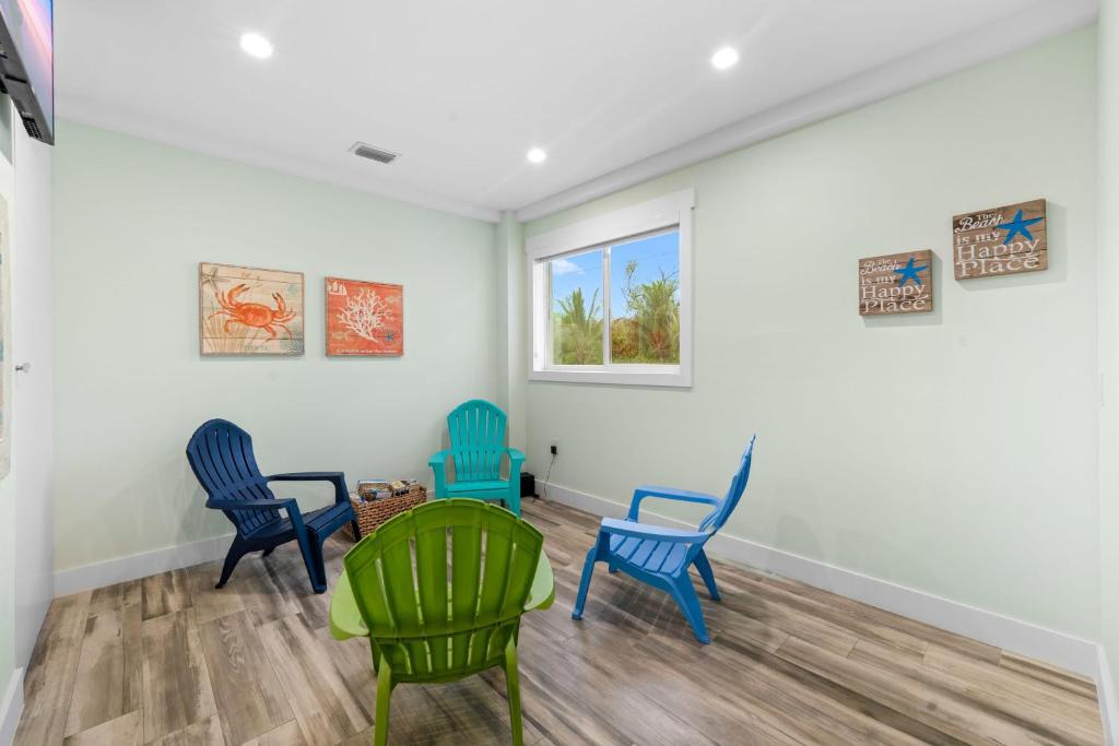 Luxury Waterfront Oasis w Heated Pool and 50' Dock, Marathon (updated ...