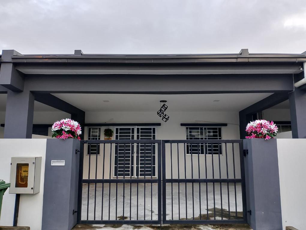 Rabb Homestay Samarahan, Kampong Setigang (updated prices 2024)