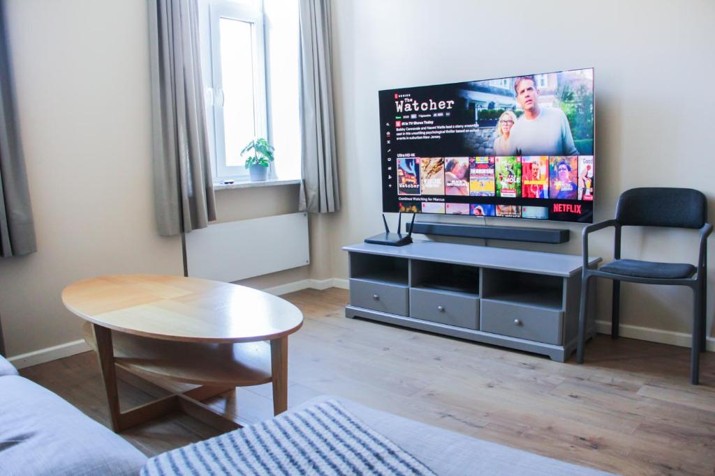 Luxury Renovated - 600 Mbit - 64 M2 - 65 inch TV, Rīga (updated prices ...