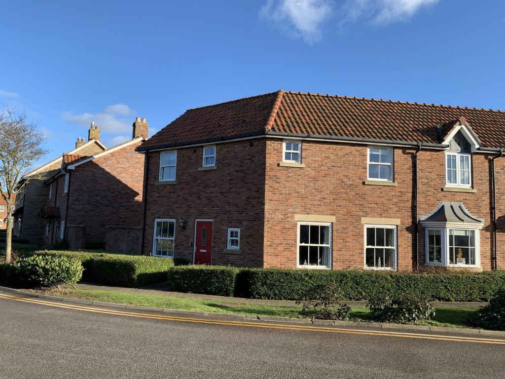 Pebble Place, sleeps 6, 1 small dog welcome, Filey – Updated 2024 Prices