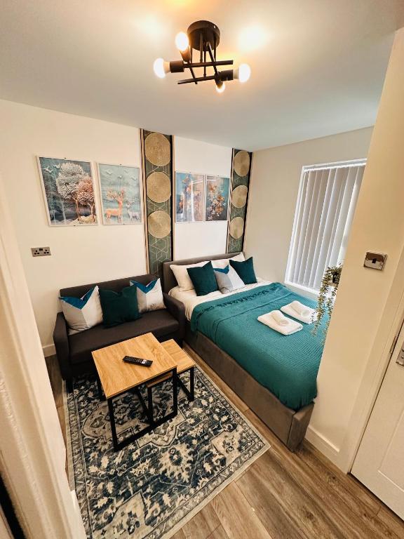 R2 - Newly renovated Luxury Private En-Suite Room in Harborne Park Road ...