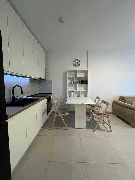 Sunshine Apt Qerret-Golem Beach-Self-Check-in, Golem (updated prices 2024)