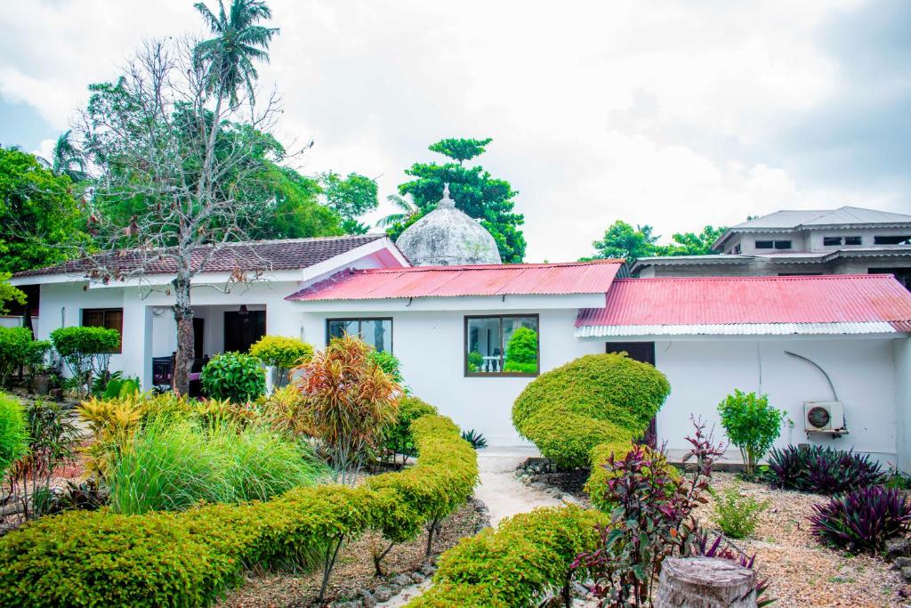 The Rock Ocean View | Hotel in Bondeni, Tanzania