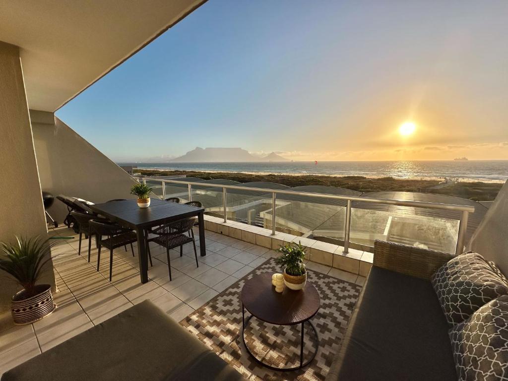 Huisie Dolphin - Newly Renovated Luxury Ocean View 3 bedroom Apartment, Cape Town (updated ...
