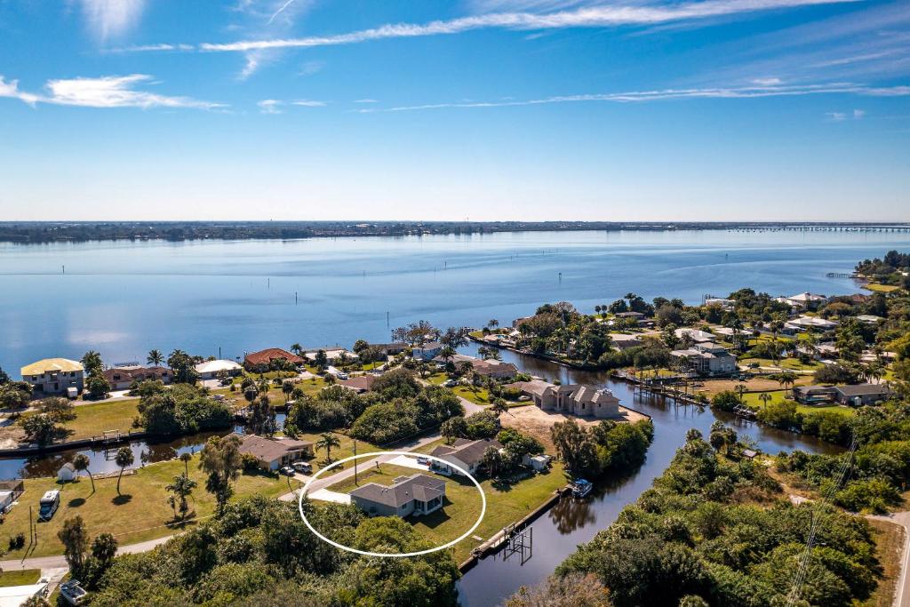 Waterfront Gem, Port Charlotte (updated prices 2025)