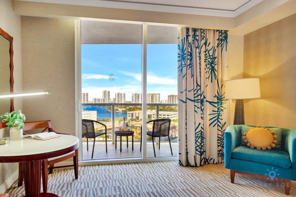 Beachfront Studio with Pool Access, Sunny Isles Beach (updated prices 2024)